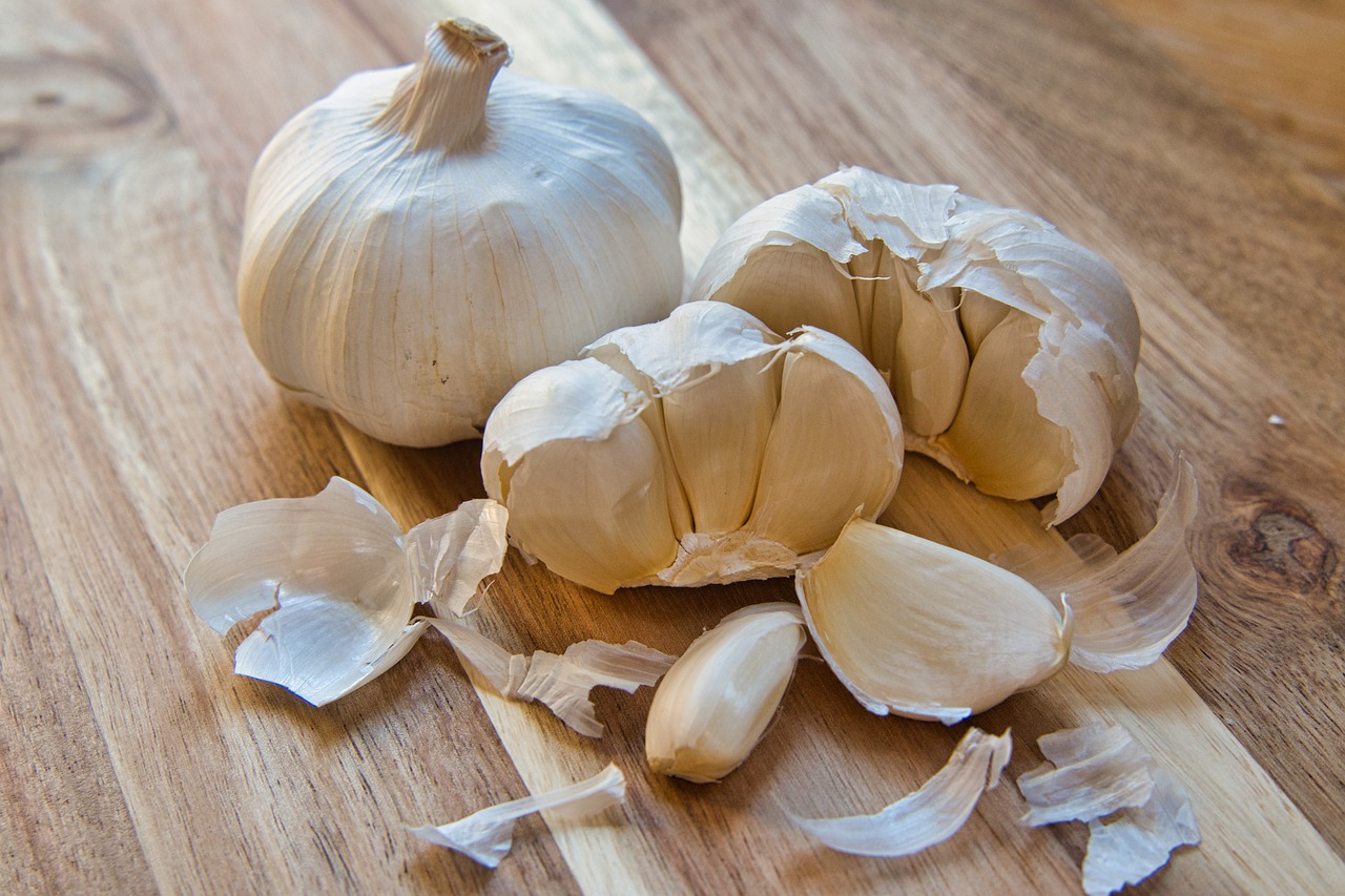 How to Grow Garlic Indoors - Garden Beds
